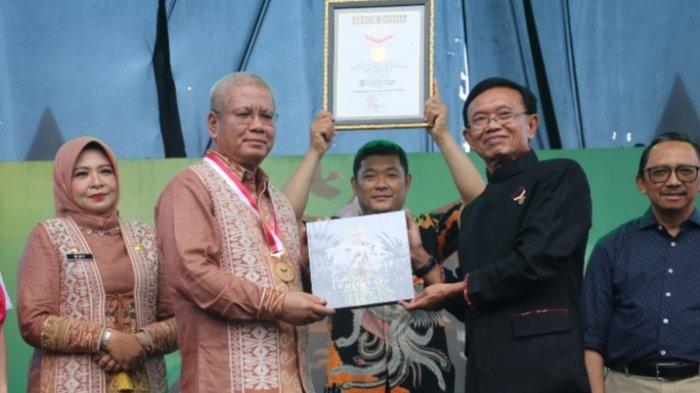 MURI Catat Aksi Mangkong Sotong dengan Peserta Terbanyak pada Puncak ...