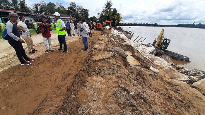 Tanggul Pengendali Banjir di Sintang Malah Tenggelam, Proyek Rp 28 miliar Dinilai Tak Efektif ...