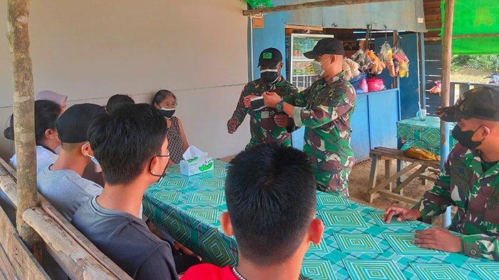 Satgas Pamtas Yonif Mekanis 643/WNS Lakukan Komsos dan Bagikan Masker di Perbatasan ...