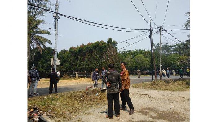 Aparat Berjaga Sambut Kedatangan Jokowi ke Pontianak - Tribunpontianak ... Aparat Berjaga Sambut Kedatangan Jokowi ke Pontianak - Tribunpontianak ...