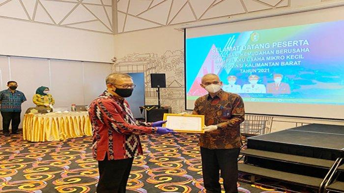 PLN UIP Kalbagbar Raih Penghargaan LKPM Gubernur Kalbar ... PLN UIP Kalbagbar Raih Penghargaan LKPM Gubernur Kalbar ...