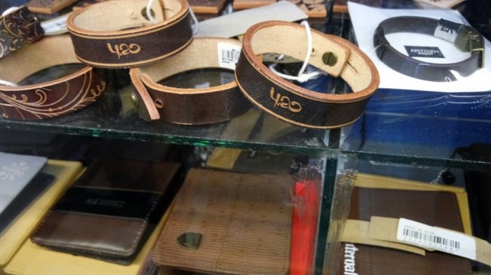 Unik! Ini Beberapa Koleksi di Artozh Distro, Lihat Fotonya ...