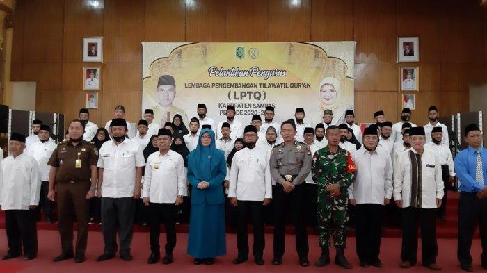 Bupati Atbah Lantik Pengurus Baru LPTQ Sambas - Tribunpontianak.co.id
