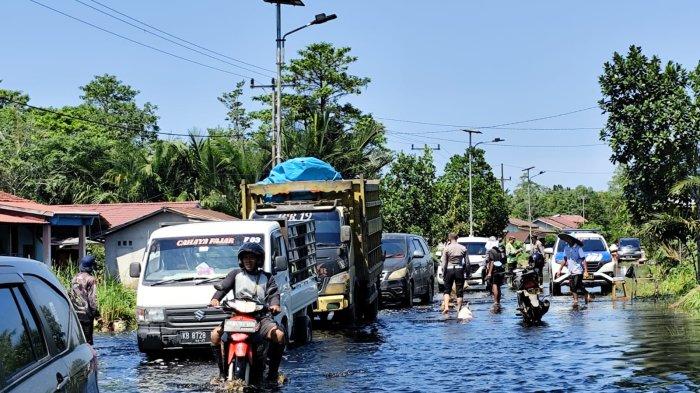 Polres Kubu Raya Rekayasa Lalu Lintas di Jalur Lintas Provinsi dan Kabupaten yang Terendam ...