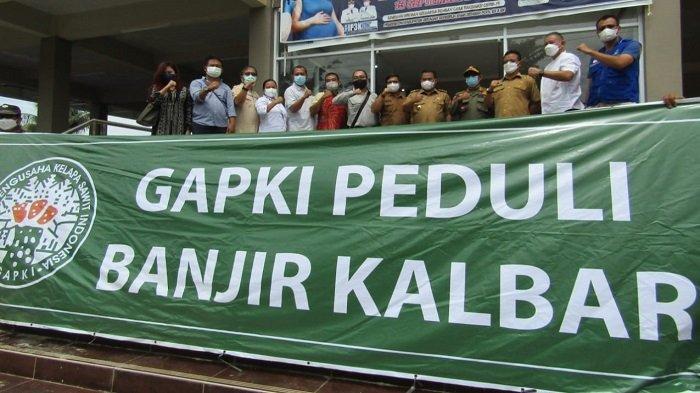 GAPKI Kalbar Kembali Salurkan Bantuan Banjir 1.000 Paket Sembako dan 5 Ton Beras ke Sekadau ...