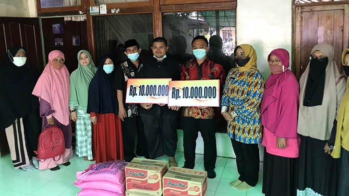 Tusirana Rasyid Harap Bantuan Pemkab Mempawah Dapat Ringankan Beban ... Tusirana Rasyid Harap Bantuan Pemkab Mempawah Dapat Ringankan Beban ...