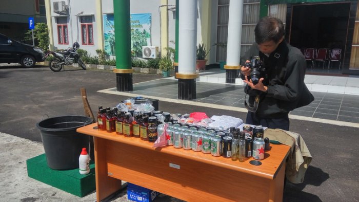 Kejari Musnahkan Barang Bukti Narkotika, Judi dan Miras - Tribunpontianak.co.id