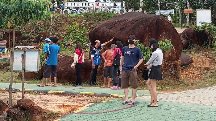 Ribuan Wisatawan Padati Wisata Batu Belimbing Singkawang Pada Momentum ...