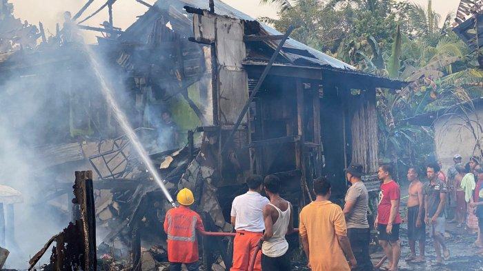 Dua Rumah Warga di Kecamatan Beduai Sanggau Terbakar - Tribunpontianak.co.id