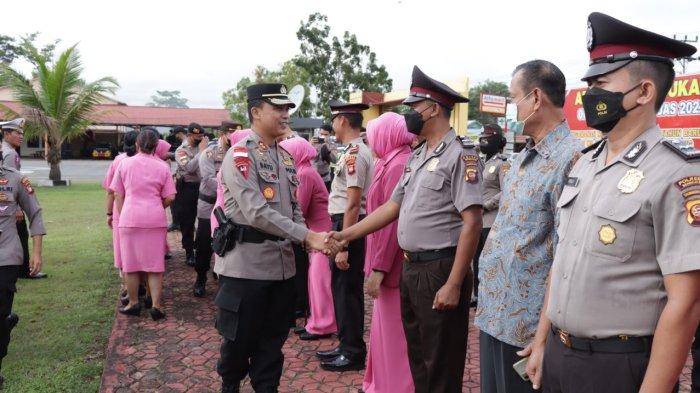 43 Personel Polres Bengkayang Naik Pangkat, Kapolres Minta Lebih Semangat dan Profesional ...