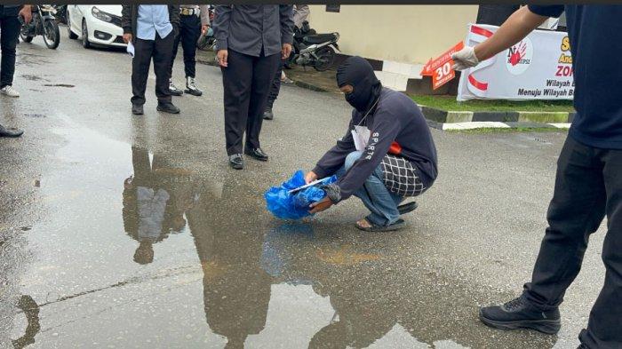MIRIS! 33 Adegan Siswi SMA di Sambas Melahirkan hingga Buang Bayi ke Sungai - Tribunpontianak.co.id