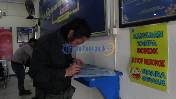 Blanko Kosong, Pemohon SIM Masih Ramai di Mapolresta Pontianak ...