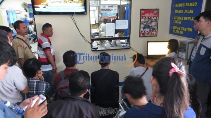 Blanko Kosong, Pemohon SIM Masih Ramai di Mapolresta Pontianak ...