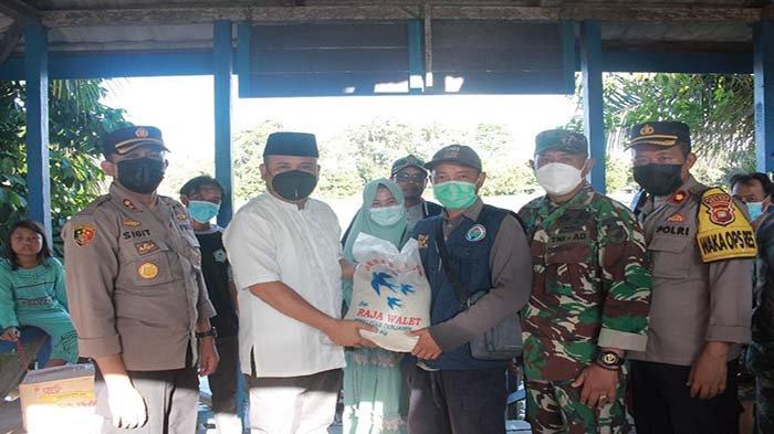 Bupati Melawi Salurkan Bantuan ke Sembilan Desa Terdampak Banjir - Tribunpontianak.co.id