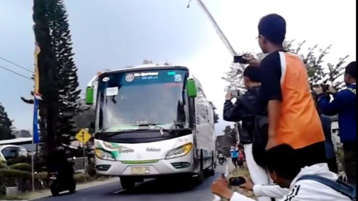 Om Telolet Om: Bus Pertama dengan Tren Klakson Mendunia ...
