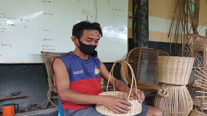 Berkunjung ke Desa Piantus Sambas, Pusat Kerajinan Anyaman Bambu dan ...