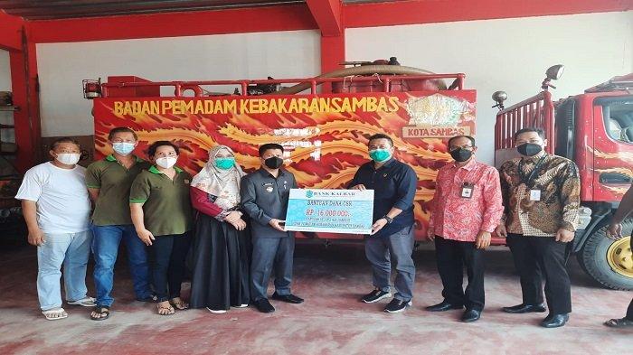 CSR Bank Kalbar Sasar Pemadam Kebakaran Sambas - Tribunpontianak.co.id