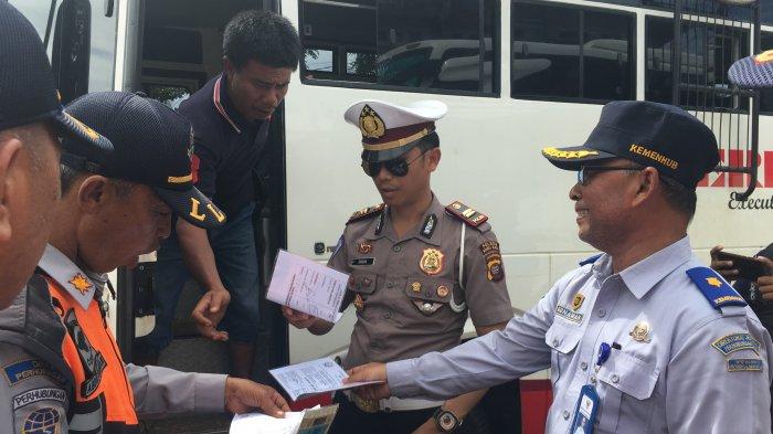 FOTO: Dishub Kalbar Cek Kelayakan Kendaraan Angkutan Umum ...