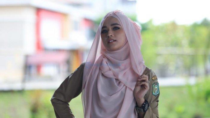 Suka Dunia Entertain, Eis Nurul Aeni: Selalu dapat Dukungan Suami - Tribunpontianak.co.id