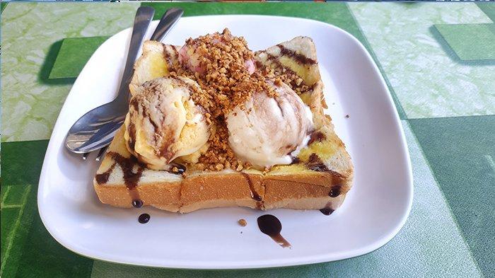 TRIBUNWIKI: Berkunjung ke Ketapang? Yuk Cobain Es Krim Roti di Sweet ...