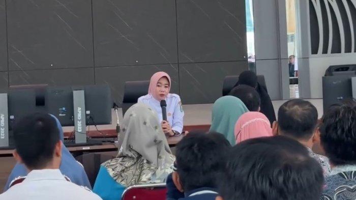 Kadisdikbud Kalbar Tegaskan Kepsek Transparan Soal Penggunaan Dana BOS ... Kadisdikbud Kalbar Tegaskan Kepsek Transparan Soal Penggunaan Dana BOS ...