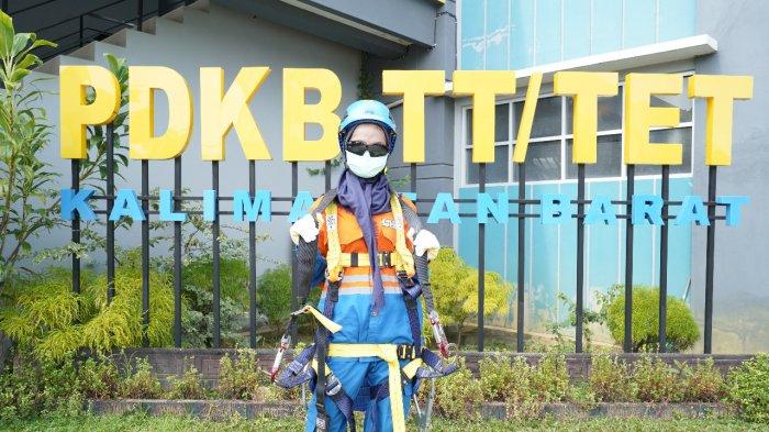 Srikandi PLN UP3B Kalbar Ini Bertugas Pastikan Kelengkapan APD Tim ...
