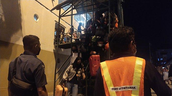 Puncak Mudik 2022, 751 Orang Berlayar dari Pelabuhan Dwikora Menuju ...