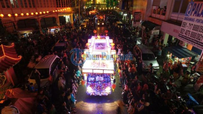 Pawai Malam Lampion Singkawang Memukau Wisatawan - Tribunpontianak.co.id