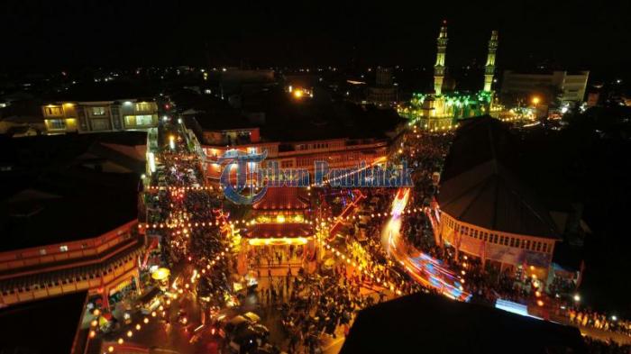 Pawai Malam Lampion Singkawang Memukau Wisatawan - Tribunpontianak.co.id