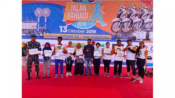 Peserta Jalan Sehat GPU Yahuud Terima Dooprize Voucher Menginap di ...