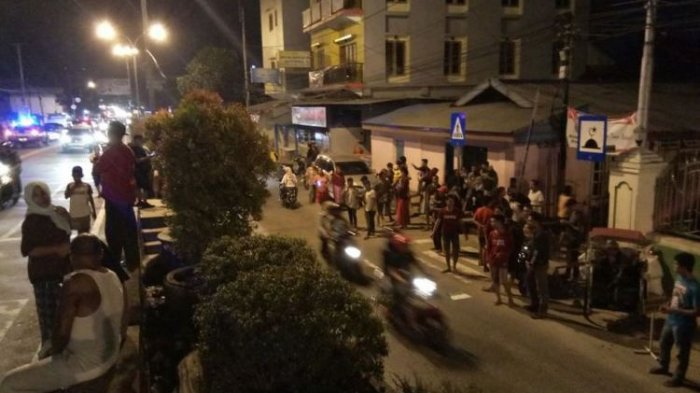 Ambon Diguncang Gempa 5 Kali, Efeknya Bikin Ngeri! - Tribunpontianak.co.id Ambon Diguncang Gempa 5 Kali, Efeknya Bikin Ngeri! - Tribunpontianak.co.id