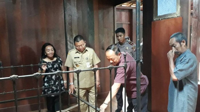 Cornelis Kunjungi Keraton Pakunegara Tayan - Tribunpontianak.co.id