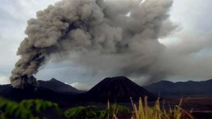 5 Gunung Api Aktif di Indonesia, Nomer 2 Sering Dikunjungi Loh ...