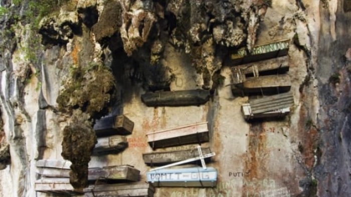 Ngeri! Ini 7 Ritual Kematian Aneh Dari Seluruh Dunia, Ada yang Potong ...