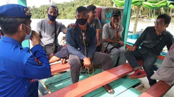 Personel Sat Polair Imbau Penumpang KM Sila Lemukutan Terapkan Prokes Covid-19 - Tribunpontianak ...