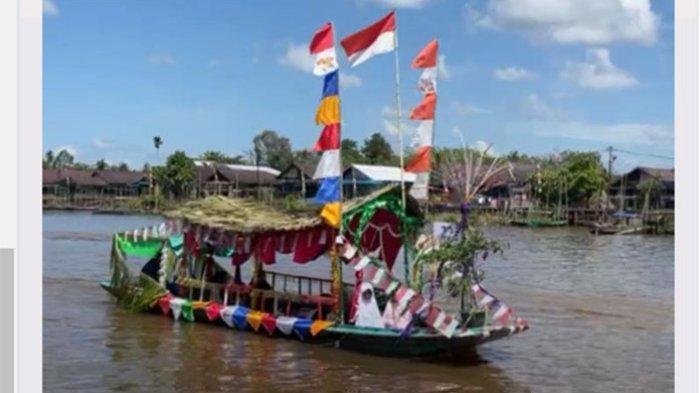 Puluhan Perahu Hias Turun Sungai Ikuti Festival Berobat Kampung Desa ...