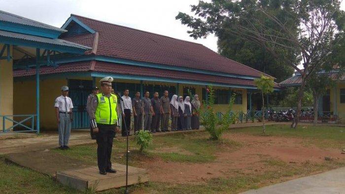 Jadi Inspektur Upacara, Kasat Lantas Beri Edukasi Tertib Berlalu Lintas Pada Pelajar MAN Sekadau ...