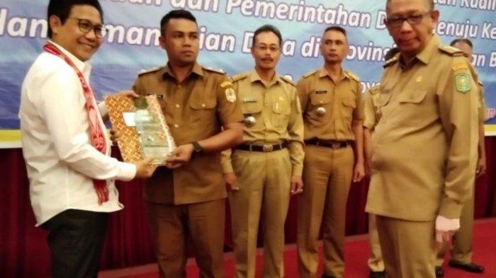 Ketua STKIP Melawi Ucap Selamat Pada Kades Melana Raih Penghargaan ...