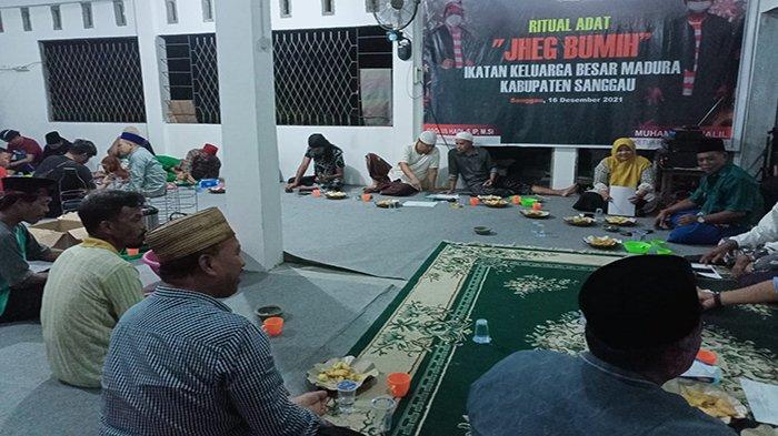 IKBM Sanggau Gelar Rapat Persiapan Ritual Adat Jheg Bhumie ...