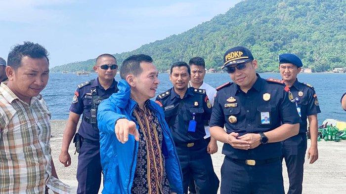 Minta Kegiatan Penambangan di Pulau Gelam Distop, Daniel Johan ...