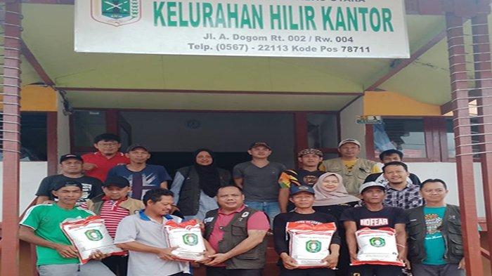 Pemda Kapuas Hulu Salurkan Beras Bantuan dari Pemprov Kalbar ke Masyarakat Terdampak Banjir ...