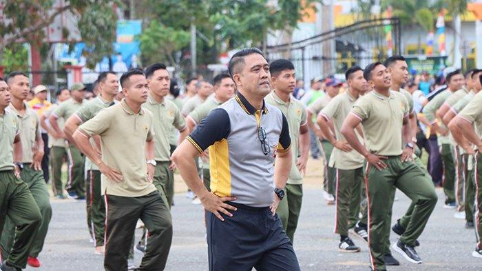 Dalam Rangka HUT TNI KE -77, Polres Ketapang Beserta Anggota Hadiri Senam Bersama ...