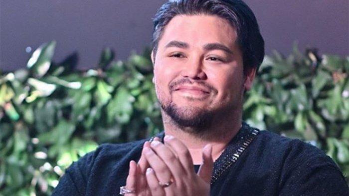 Tampil Seksi dengan Unggahan Foto Pakai Celanan Dalam, Ivan Gunawan ...