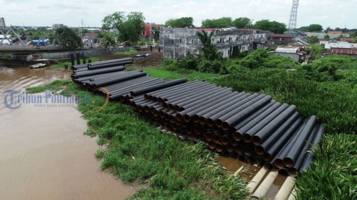Pekerja Mulai Bangun Pondasi Duplikasi Jembatan Landak di Jalan Sultan ...