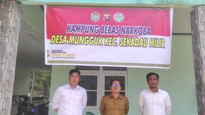 Polres Sekadau Bentuk Kampung Tangguh Anti Narkoba di Desa Mungguk - Tribunpontianak.co.id