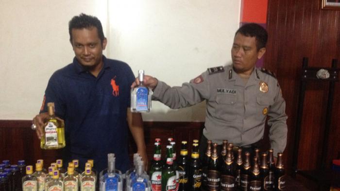 Polsek Selatan Amankan 65 Botol Minuman Beralkohol Ilegal di Pasar ...