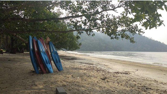 Nikmati Pemandangan Pantai Pulau Datok Dengan Kano, Sewa Cuma Rp 20 ...