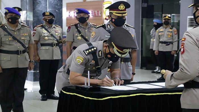 Berita Foto - Irjen Pol Suryanbodo Asmoro Pimpin Sertijab Sejumlah Pejabat Utama Polda Kalbar ...