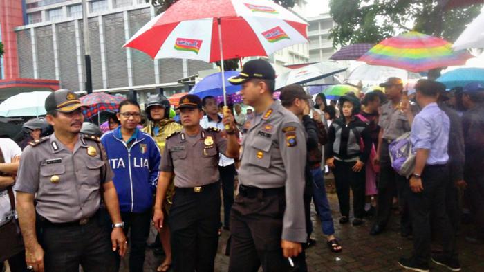 Mantan Pangdam Mengamuk, Kapolda Turun Tangan - Tribunpontianak.co.id Mantan Pangdam Mengamuk, Kapolda Turun Tangan - Tribunpontianak.co.id