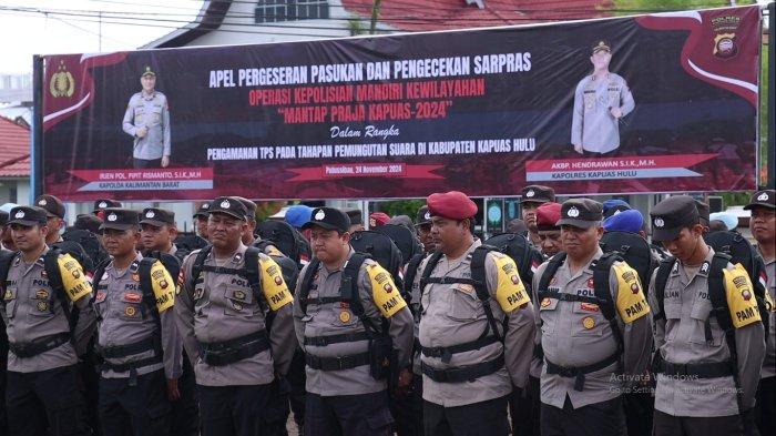 Polres Kapuas Hulu Gelar Apel Pergeseran Pasukan dan Pengecekan Sarpras Pengamanan TPS Pilkada ...